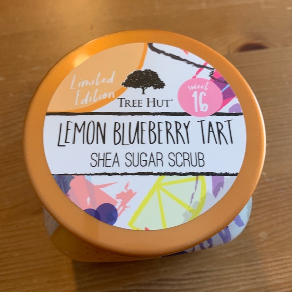 Tree Hut | Other | Tree Hut Le Lemon Blueberry Tart Shea Sugar Scrub ...